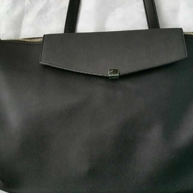 Basta Bag MAXI in Black, Women's Fashion, Bags & Wallets, Cross-body ...