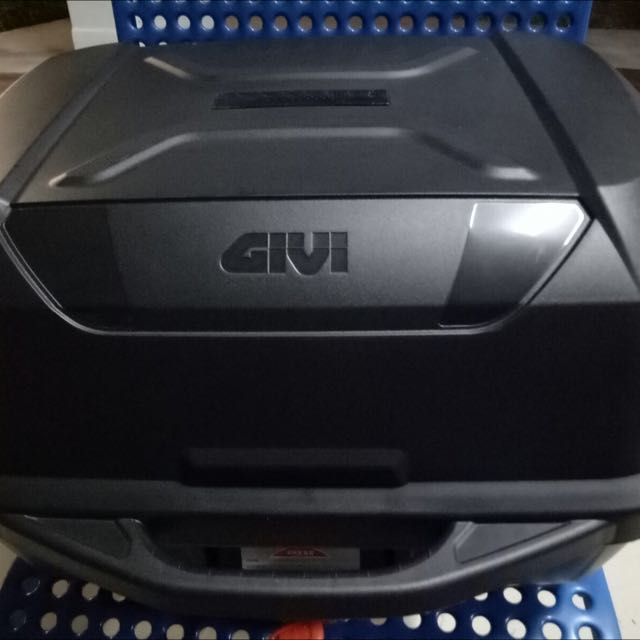 Givi Box 43l, Car Accessories on Carousell
