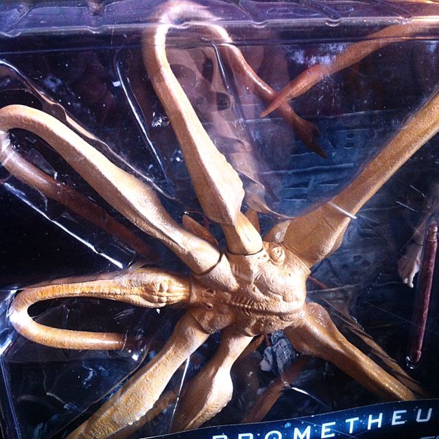 NECA - PROMETHEUS - Trilobite Vs. Engineer (Battle Damaged) [TRU ...