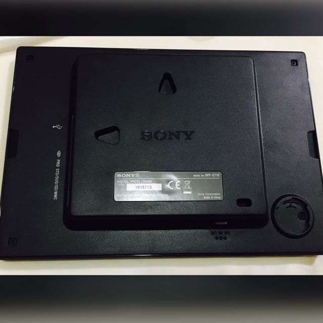 Sony Digital Photo S-Frame DPF-E710, Photography, Lens & Kits on Carousell