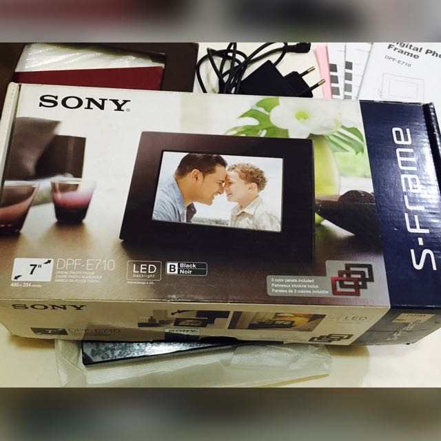 Sony Digital Photo S-Frame DPF-E710, Photography, Lens & Kits on Carousell