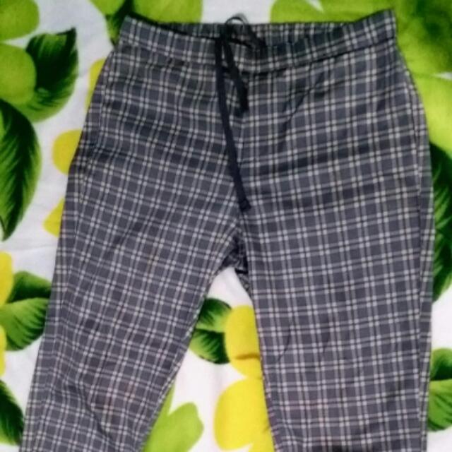 Uniqlo Checkerd Pants, Women's Fashion, Bottoms, Other Bottoms on Carousell