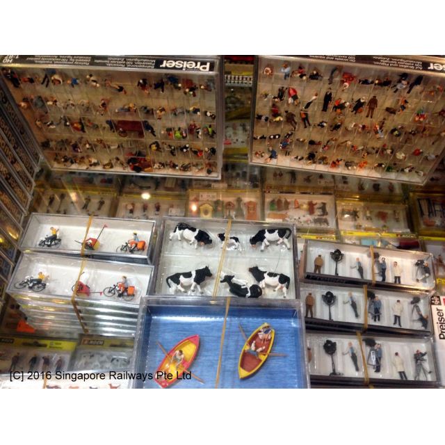 H0-/ N-Figurines for terrarium design, photography and model train ...