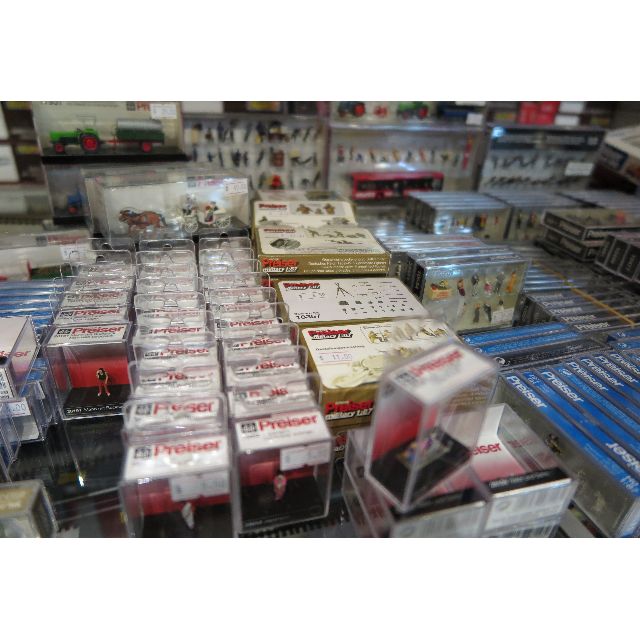 H0-/ N-Figurines for terrarium design, photography and model train ...