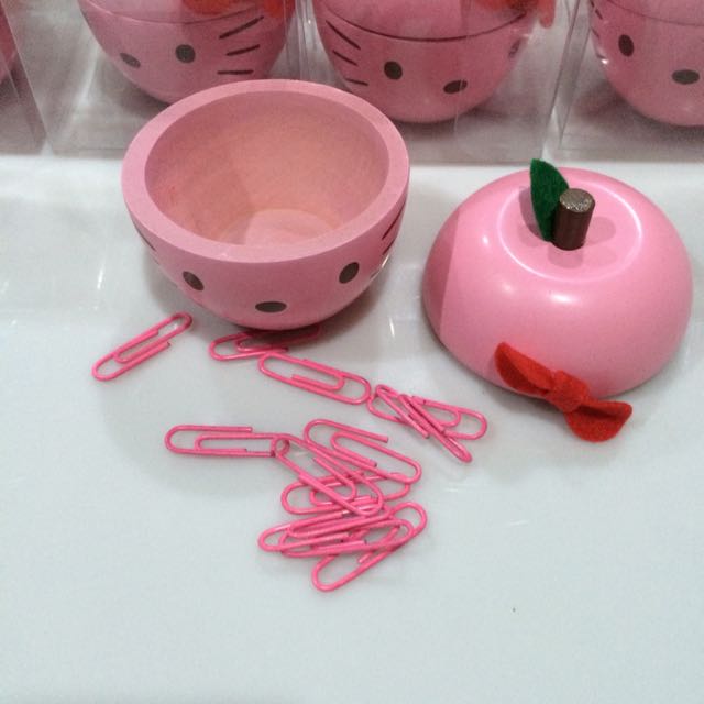 Hello Kitty Paper Clip Container, Hobbies & Toys, Stationary & Craft ...