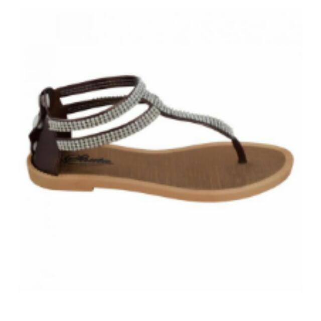 Shuta Flat Sandals, Women's Fashion, Footwear, Sandals on Carousell