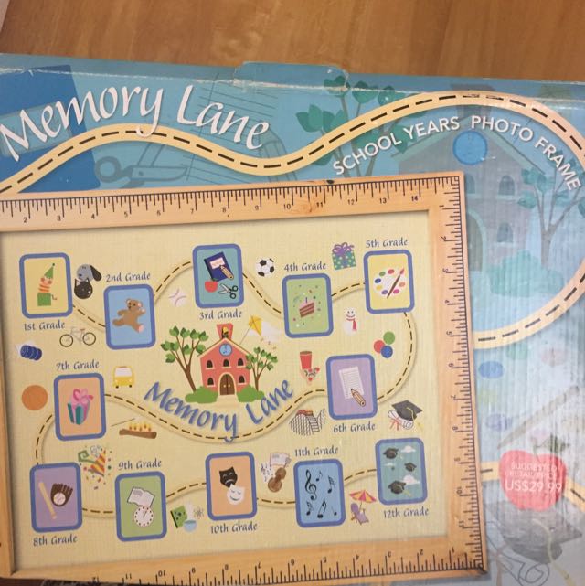 Memory Lane School Years Photo Frame, 傢俬＆家居, 家居裝飾, 相架畫作 - Carousell
