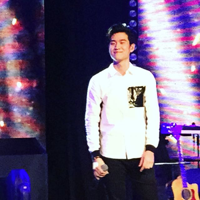 Eric Chou Autographed 2nd Album 周興哲 周兴哲, Hobbies & Toys, Music & Media ...