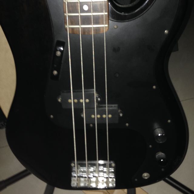 Samick Bass Guitar, Hobbies & Toys, Music & Media, Musical Instruments ...