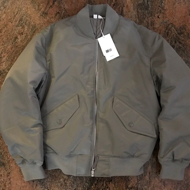 (JAPAN IMPORT) Uniqlo U MA-1 Blouson GREY, Men's Fashion, Tops & Sets, Formal Shirts on Carousell