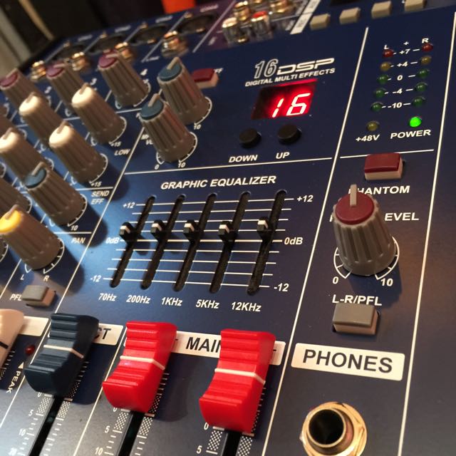 4 Track Mixer 連Amp. 5段Eq ,16種effect ,可插Sd卡及Usb, 興趣及遊戲, 音樂樂器 & 配件, 樂器配件 ...