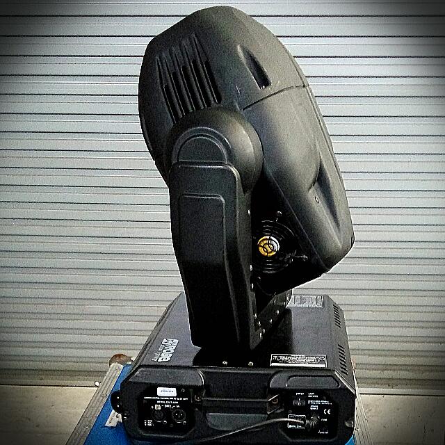 Robe SPOT 575 XT professional Moving Yoke Spotlight complete with ...