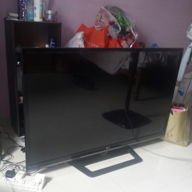 Lg 47" (Screen Cracked), Computers & Tech, Parts & Accessories, Monitor ...