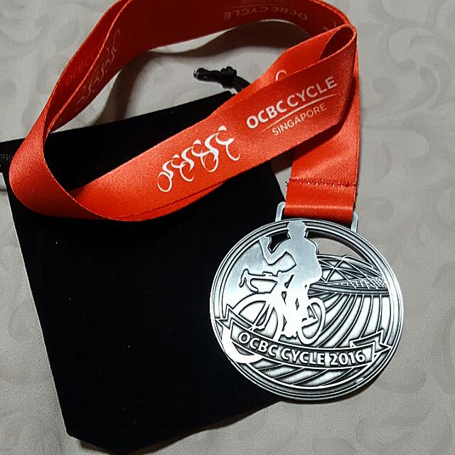 OCBC CYCLE 2016 Medal Straits Times Ride, Vintage & Collectibles ...