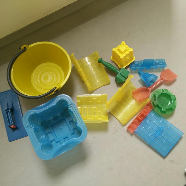 Deluxe Sand Castle Set by Castles Can Fly, Hobbies & Toys, Toys & Games ...