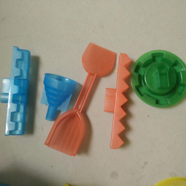 Deluxe Sand Castle Set by Castles Can Fly, Hobbies & Toys, Toys & Games ...