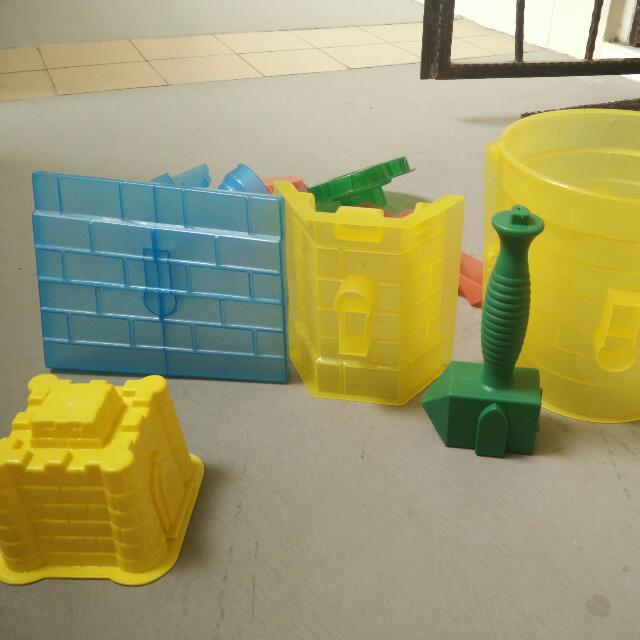 Deluxe Sand Castle Set by Castles Can Fly, Hobbies & Toys, Toys & Games ...