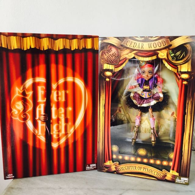 Ever After High SDCC Exclusive Raven Queen & Cedar Wood Doll Set ...