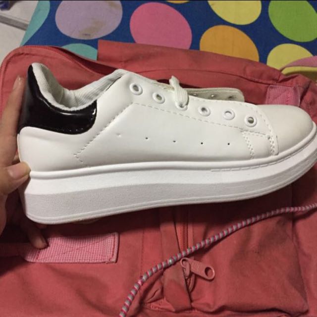 (PENDING) Basic White Sneakers Shoes, Women's Fashion, Footwear ...