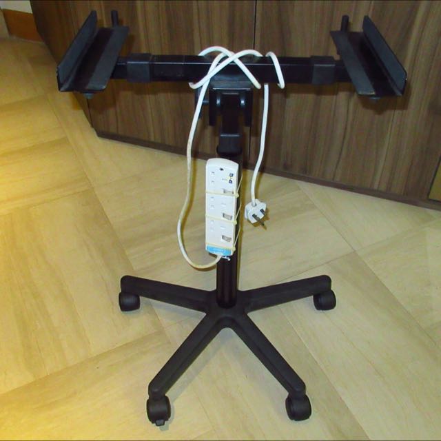 Roland roller stand, Hobbies & Toys, Music & Media, Musical Instruments ...