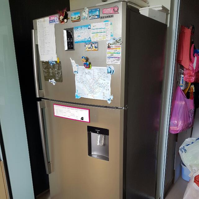 Moving Out Sales... Samsung Fridge RT77KBPN Comes With Freezer and Cold ...