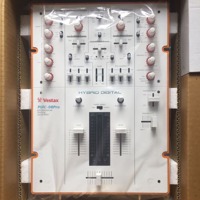 Vestax PDX-2000 Professional Direct Drive Turntable And PMC-08 Pro ...