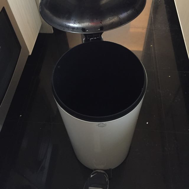 FREE Tall Paddle Bin, TV & Home Appliances, Kitchen Appliances, Other ...