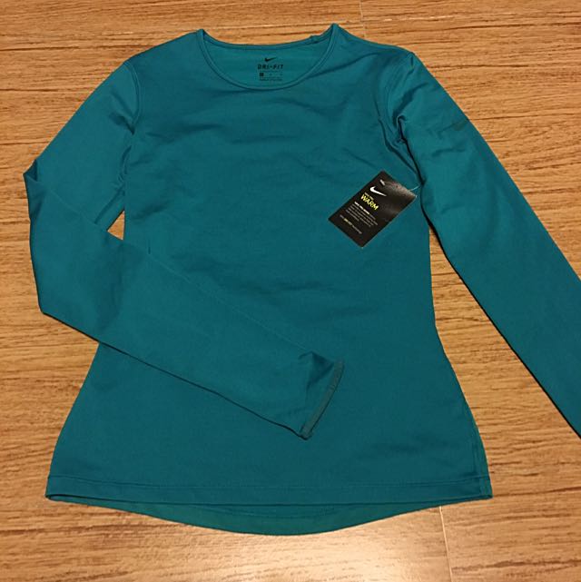 Nike Women's Hyper Warm Top, 男裝, 外套及戶外衣服 - Carousell