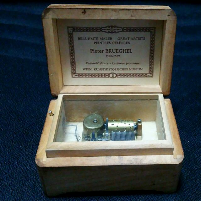 Authentic Reuge Musical Box, Women's Fashion, Jewelry & Organisers ...