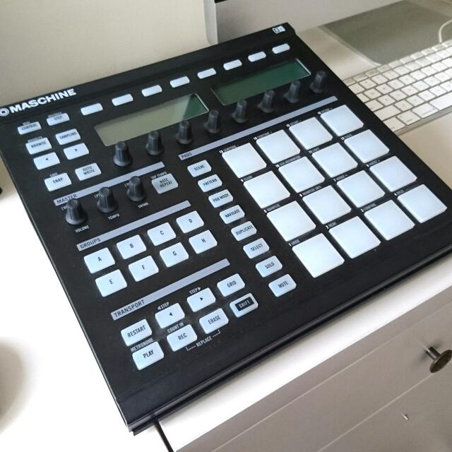Maschine MK1 + Stand, Hobbies & Toys, Music & Media, Musical ...
