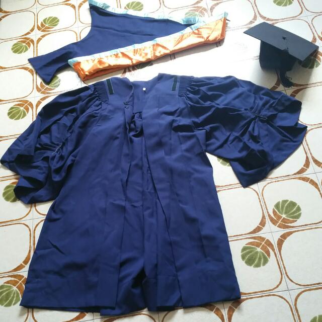 NTU NBS Graduation Gown, Bulletin Board, Looking For on Carousell