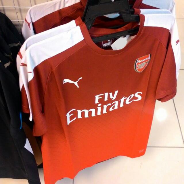Original Arsenal Jersey, Men's Fashion, Bottoms, Shorts on Carousell