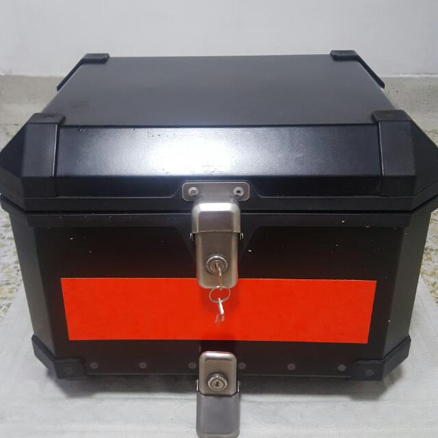 Trax Top Box With Base Plate, Car Accessories on Carousell
