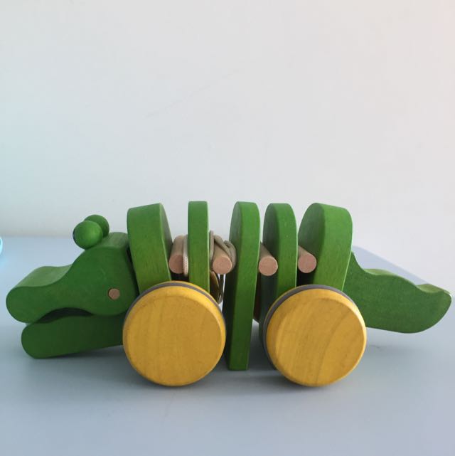 Dancing Alligator, Hobbies & Toys, Toys & Games on Carousell