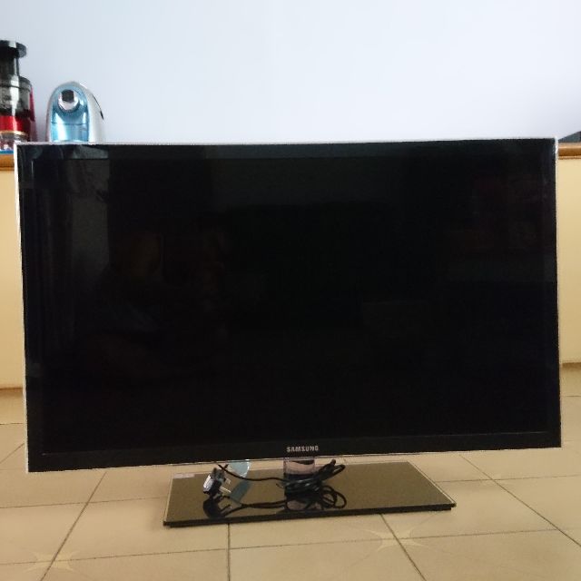 Samsung UA40D5000 40" Series 5 LED TV, TV & Home Appliances, TV & Entertainment, TV on Carousell