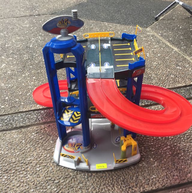 ELC Car Garage, Bayi & Anak, Mainan & Baby Walker di Carousell