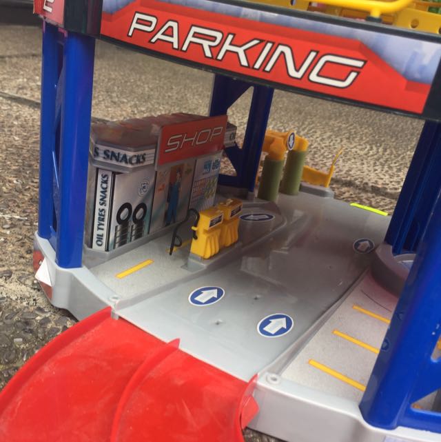 ELC Car Garage, Bayi & Anak, Mainan & Baby Walker di Carousell