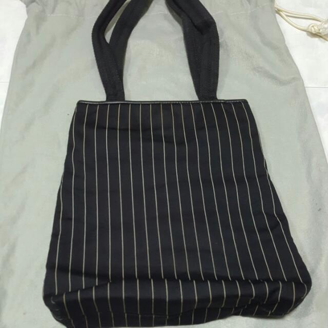 ELLE Sports Bag, Women's Fashion, Bags & Wallets, Cross-body Bags on ...