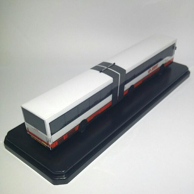 SMRT Mercedes-Benz O405G 1:100 Paper Model, Food & Drinks, Local Eats ...
