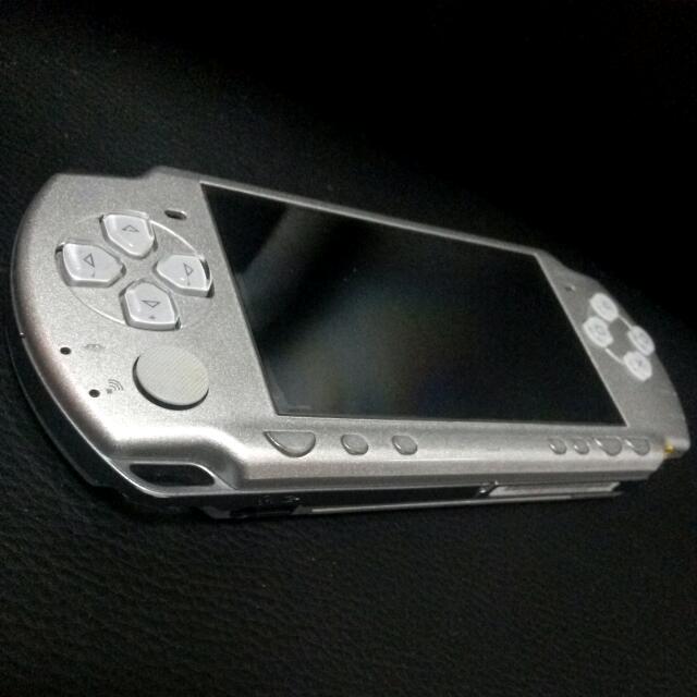 Sony PSP 2000 Silver(Almost New), Video Gaming, Video Game Consoles ...