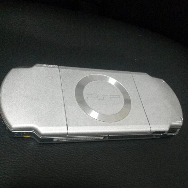 Sony PSP 2000 Silver(Almost New), Video Gaming, Video Game Consoles ...