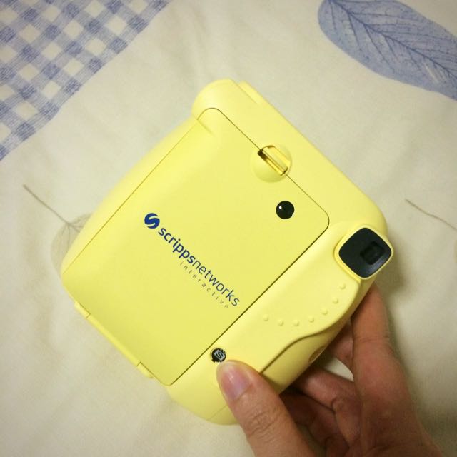 Fujifilm Instax Mini 8 Yellow + 10 Instax Mini Instant Color Film ...