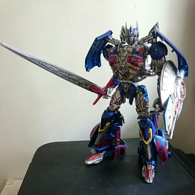 Optimus Prime (Armor Knight) Transformers Toys TFW2005, 40% OFF