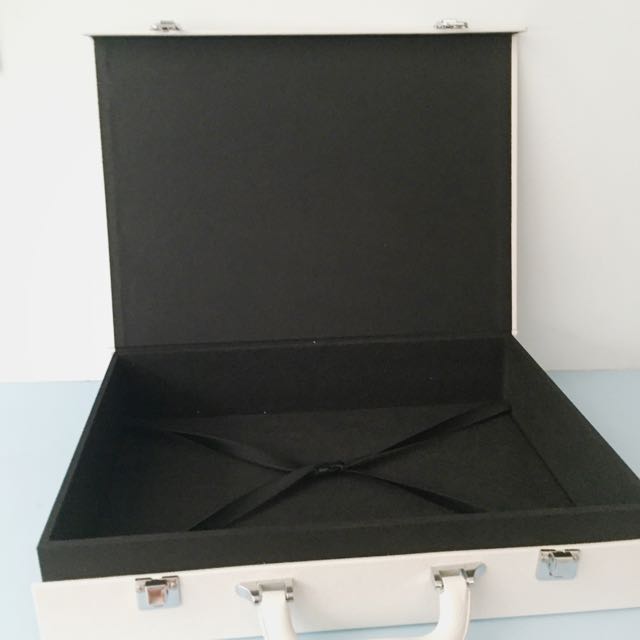 Photobook Suitcase, Photography, Photography Accessories, Camera Bags ...