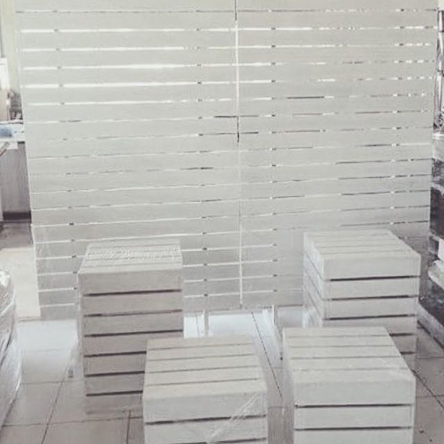 (RENTAL) White rustic panel backdrop & flower boxes, Design & Craft ...