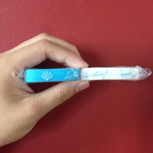 Wristband With Gfriend Signature, Hobbies & Toys, Memorabilia ...