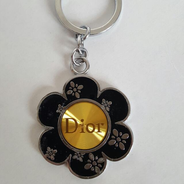 Christian Dior Floral Key Chain, 女裝, 手錶及配件, 其他飾物 - Carousell