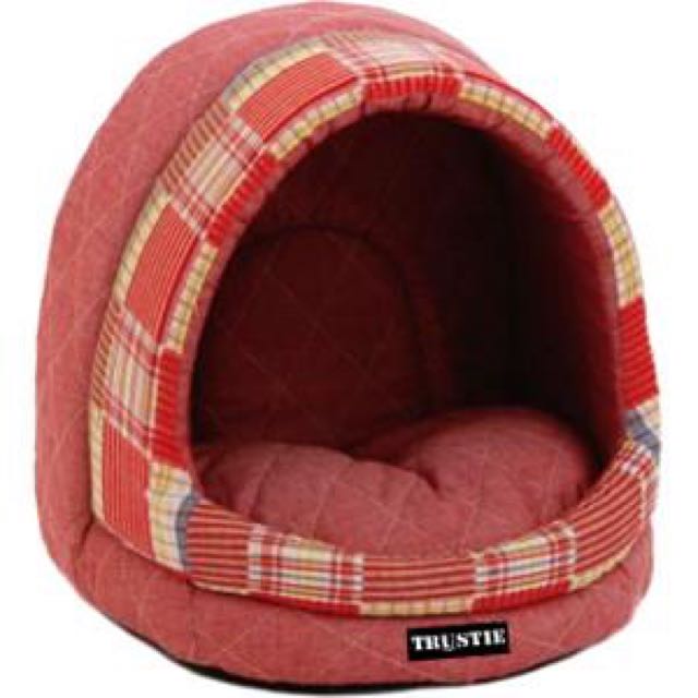 Trustie Red Checkered Igloo, Pet Supplies, Homes & Other Pet ...
