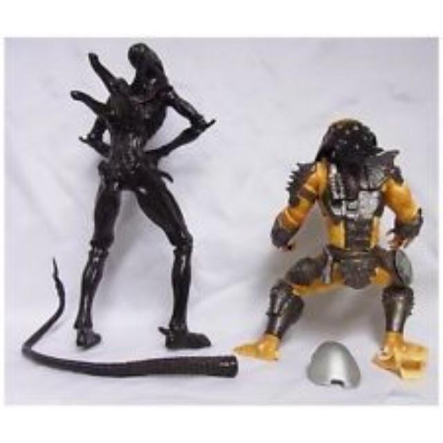 New : Medicom Alien vs Predator vinyl figs. (Hot Toys Aliens Wolf Elder ...