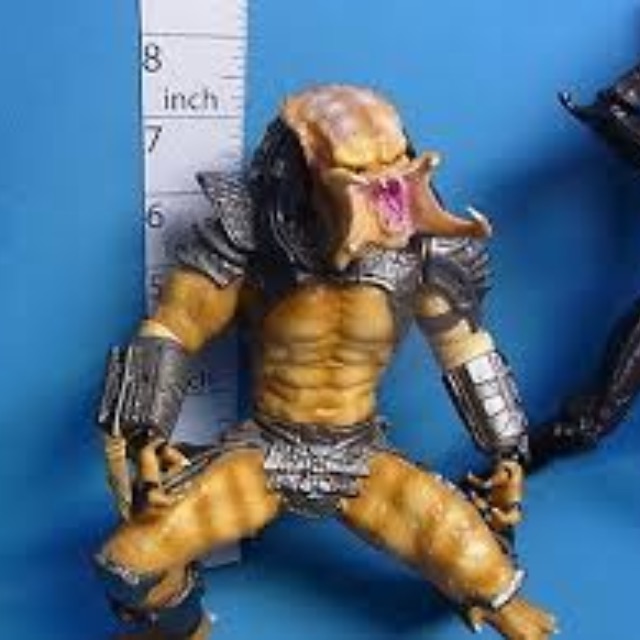 New : Medicom Alien vs Predator vinyl figs. (Hot Toys Aliens Wolf Elder ...